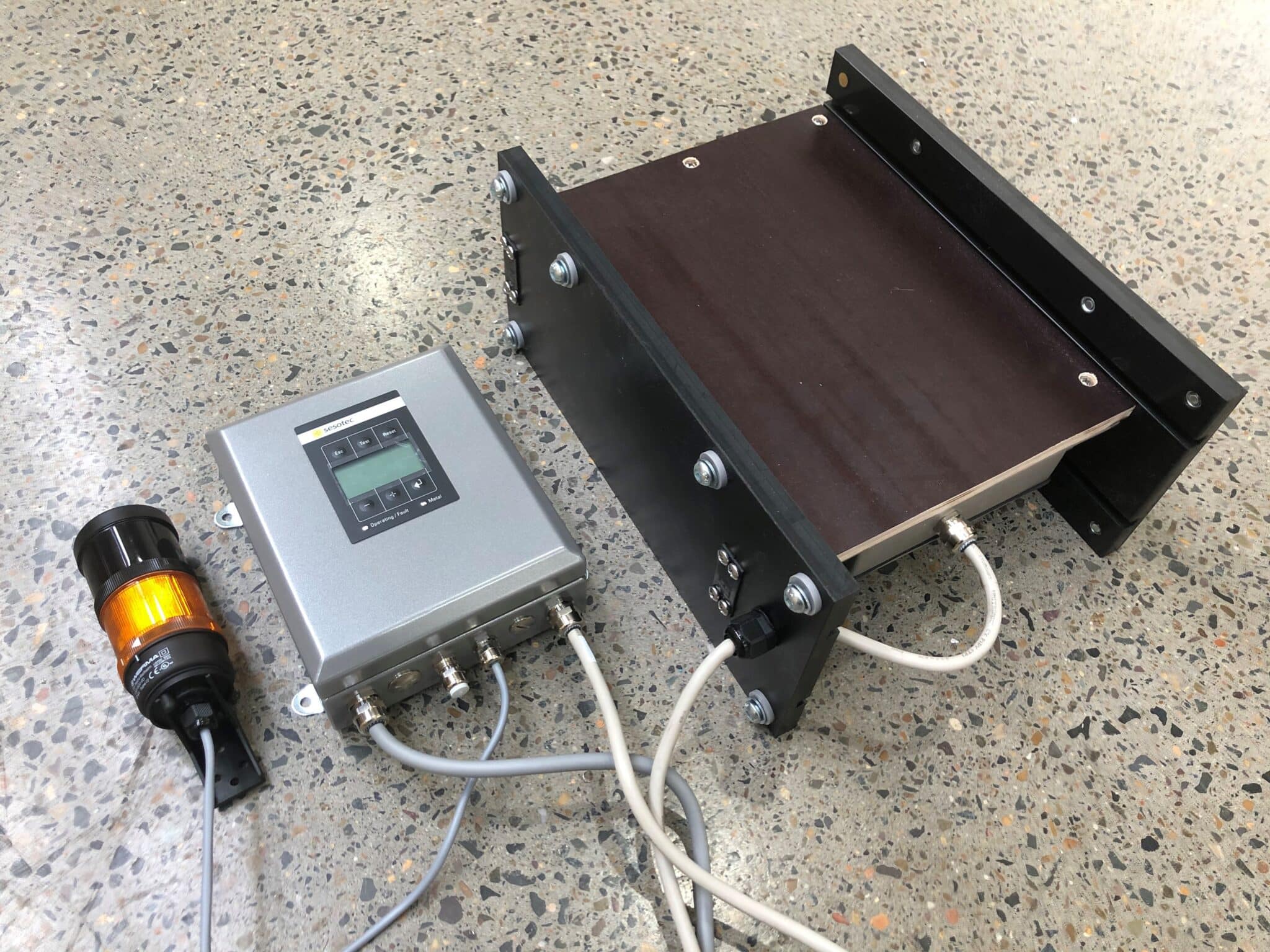 Dynacon Internal Metal Detectors: Precision in Every Conveyor